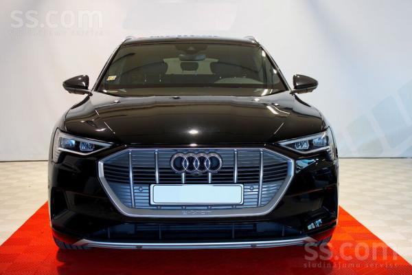 Черный Ауди E-Tron 2020 в Рига, объемом двигателя 0.00 л и пробегом 65 тыс. км за 35000 €, фото 2 на AUTOMOTO.COM.LV