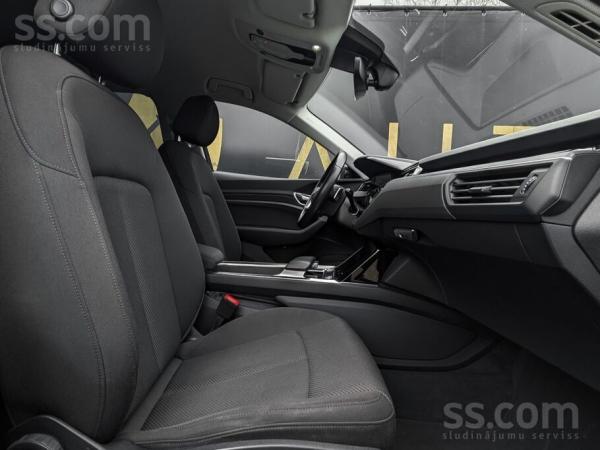 Black Audi E-Tron 2020 in Tukums, with an engine capacity of 0.00 L and mileage of 157 thousand km for 21500 €, photo 7 on AUTOMOTO.COM.LV
