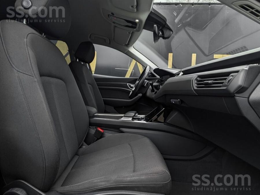 Melns Audi E-Tron 2020 Tukums, ar dzinēja tilpumu 0.00 L un nobraukumu 157 tūkst. km par 21500 €, foto 8 vietnē AUTOMOTO.COM.LV