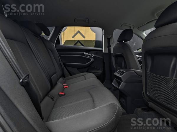 Black Audi E-Tron 2020 in Tukums, with an engine capacity of 0.00 L and mileage of 157 thousand km for 21500 €, photo 8 on AUTOMOTO.COM.LV