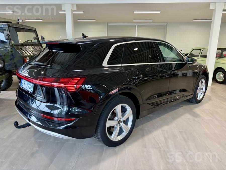 Melns Audi E-Tron 2020 Dobele, ar dzinēja tilpumu 0.00 L un nobraukumu 139 tūkst. km par 24550 €, foto 4 vietnē AUTOMOTO.COM.LV