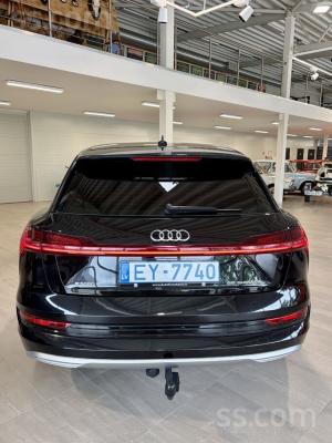Melns Audi E-Tron 2020 Dobele, ar dzinēja tilpumu 0.00 L un nobraukumu 139 tūkst. km par 24550 €, foto 5 vietnē AUTOMOTO.COM.LV