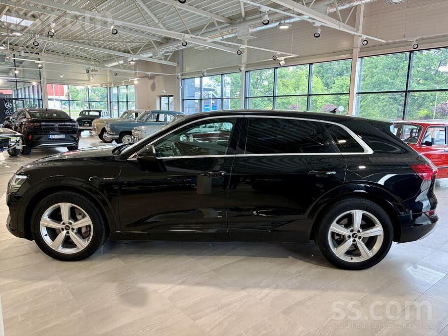 Melns Audi E-Tron 2020 Dobele, ar dzinēja tilpumu 0.00 L un nobraukumu 139 tūkst. km par 24550 €, foto 7 vietnē AUTOMOTO.COM.LV