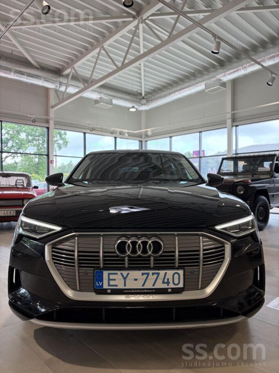 Melns Audi E-Tron 2020 Dobele, ar dzinēja tilpumu 0.00 L un nobraukumu 139 tūkst. km par 24550 €, foto 9 vietnē AUTOMOTO.COM.LV