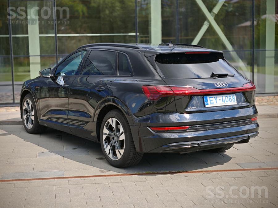Черный Ауди E-Tron 2020 в Рига, объемом двигателя 0.00 л и пробегом 133 тыс. км за 24200 €, фото 3 на AUTOMOTO.COM.LV