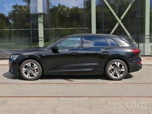 Черный Ауди E-Tron 2020 в Рига, объемом двигателя 0.00 л и пробегом 133 тыс. км за 24200 €, фото 4 на AUTOMOTO.COM.LV
