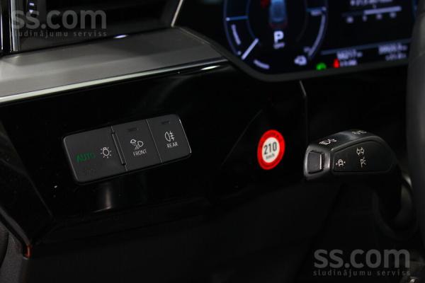 Black Audi E-Tron 2020 in Riga, with an engine capacity of 2.00 L and mileage of 65 thousand km for 35000 €, photo 9 on AUTOMOTO.COM.LV