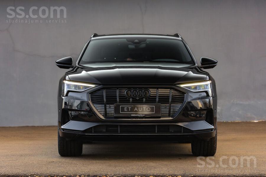 Black Audi E-Tron 2020 in Jelgava, with an engine capacity of 0.00 L and mileage of 157 thousand km for 22000 €, photo 3 on AUTOMOTO.COM.LV