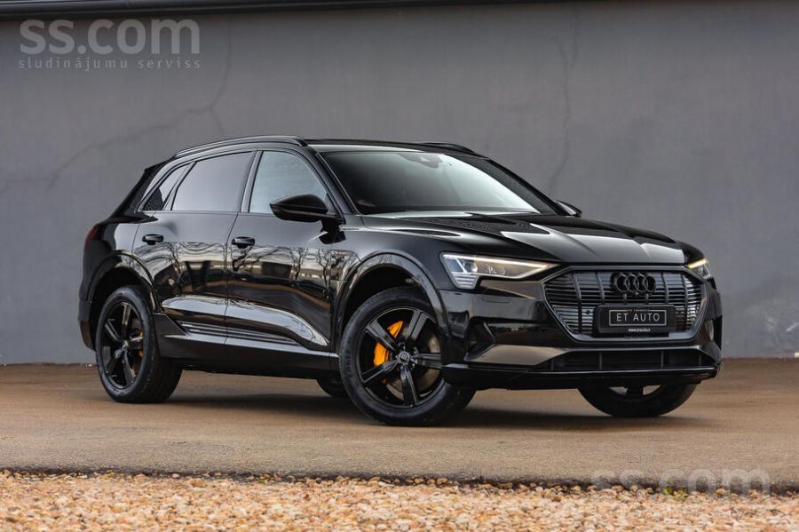 Black Audi E-Tron 2020 in Jelgava, with an engine capacity of 0.00 L and mileage of 157 thousand km for 22000 €, photo 4 on AUTOMOTO.COM.LV