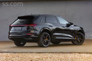 Black Audi E-Tron 2020 in Jelgava, with an engine capacity of 0.00 L and mileage of 157 thousand km for 22000 €, photo 6 on AUTOMOTO.COM.LV