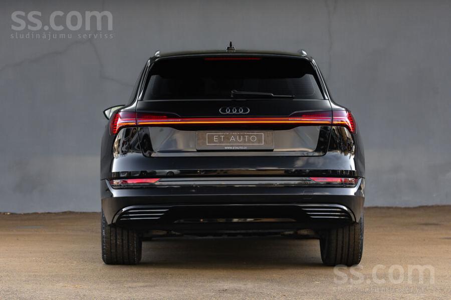 Black Audi E-Tron 2020 in Jelgava, with an engine capacity of 0.00 L and mileage of 157 thousand km for 22000 €, photo 7 on AUTOMOTO.COM.LV