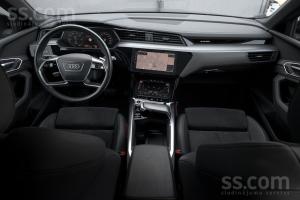 Black Audi E-Tron 2020 in Jelgava, with an engine capacity of 0.00 L and mileage of 157 thousand km for 22000 €, photo 9 on AUTOMOTO.COM.LV