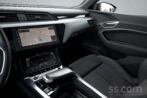 Black Audi E-Tron 2020 in Jelgava, with an engine capacity of 0.00 L and mileage of 157 thousand km for 22000 €, photo 11 on AUTOMOTO.COM.LV