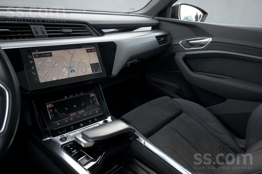 Black Audi E-Tron 2020 in Jelgava, with an engine capacity of 0.00 L and mileage of 157 thousand km for 22000 €, photo 11 on AUTOMOTO.COM.LV