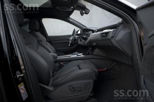 Black Audi E-Tron 2020 in Jelgava, with an engine capacity of 0.00 L and mileage of 157 thousand km for 22000 €, photo 12 on AUTOMOTO.COM.LV