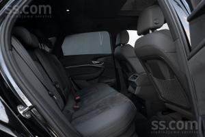 Black Audi E-Tron 2020 in Jelgava, with an engine capacity of 0.00 L and mileage of 157 thousand km for 22000 €, photo 14 on AUTOMOTO.COM.LV
