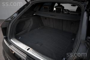 Black Audi E-Tron 2020 in Jelgava, with an engine capacity of 0.00 L and mileage of 157 thousand km for 22000 €, photo 15 on AUTOMOTO.COM.LV