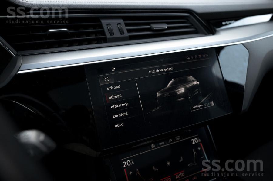Black Audi E-Tron 2020 in Jelgava, with an engine capacity of 0.00 L and mileage of 157 thousand km for 22000 €, photo 22 on AUTOMOTO.COM.LV