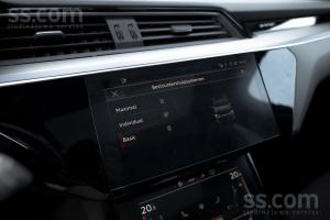 Black Audi E-Tron 2020 in Jelgava, with an engine capacity of 0.00 L and mileage of 157 thousand km for 22000 €, photo 23 on AUTOMOTO.COM.LV