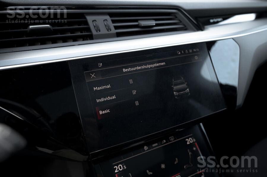 Black Audi E-Tron 2020 in Jelgava, with an engine capacity of 0.00 L and mileage of 157 thousand km for 22000 €, photo 23 on AUTOMOTO.COM.LV