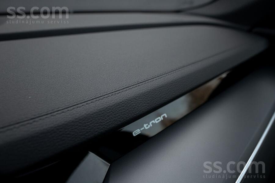 Black Audi E-Tron 2020 in Jelgava, with an engine capacity of 0.00 L and mileage of 157 thousand km for 22000 €, photo 26 on AUTOMOTO.COM.LV