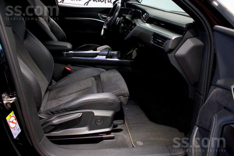 Black Audi E-Tron 2020 in Riga, with an engine capacity of 0.00 L and mileage of 65 thousand km for 35000 €, photo 20 on AUTOMOTO.COM.LV