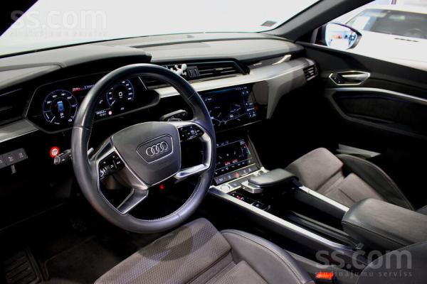 Black Audi E-Tron 2020 in Riga, with an engine capacity of 0.00 L and mileage of 65 thousand km for 35000 €, photo 8 on AUTOMOTO.COM.LV