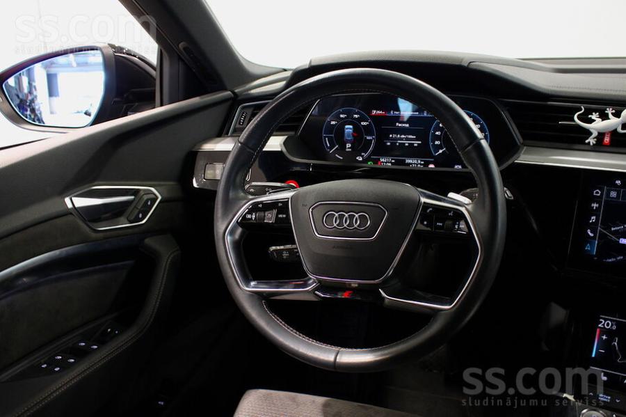 Melns Audi E-Tron 2020 Rīga, ar dzinēja tilpumu 0.00 L un nobraukumu 65 tūkst. km par 35000 €, foto 24 vietnē AUTOMOTO.COM.LV