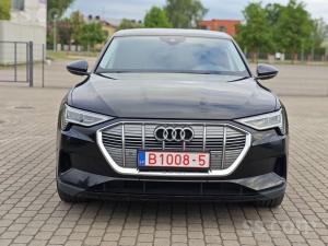 Melns Audi E-Tron 2020 Rīga, ar dzinēja tilpumu 0.00 L un nobraukumu 178 tūkst. km par 23550 €, foto 3 vietnē AUTOMOTO.COM.LV