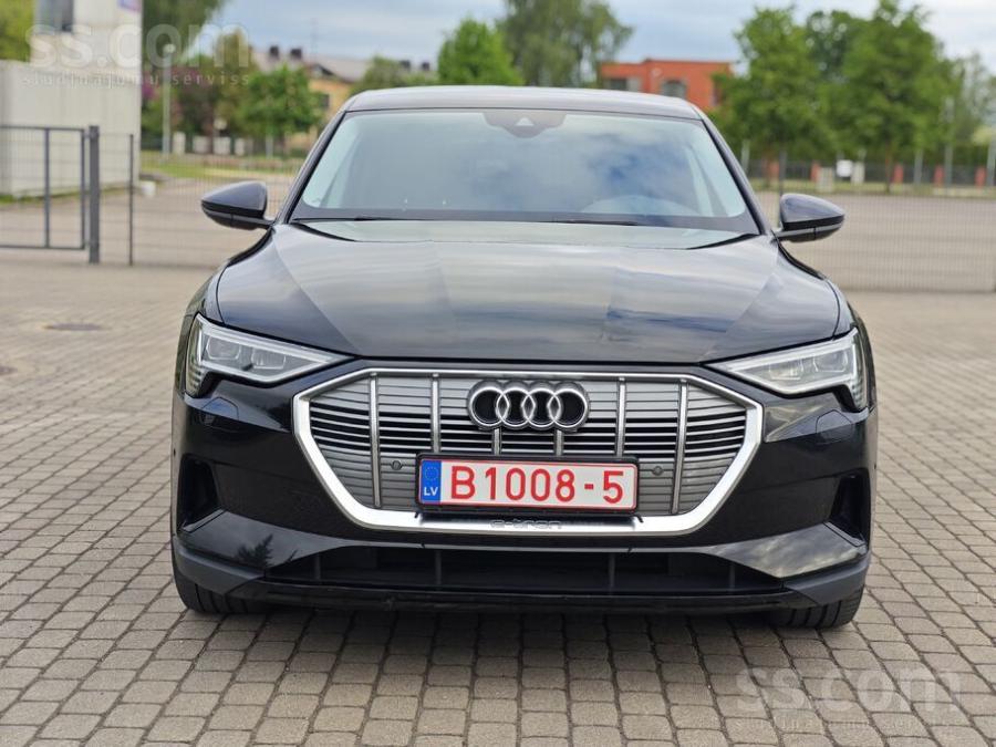 Melns Audi E-Tron 2020 Rīga, ar dzinēja tilpumu 0.00 L un nobraukumu 178 tūkst. km par 23550 €, foto 3 vietnē AUTOMOTO.COM.LV