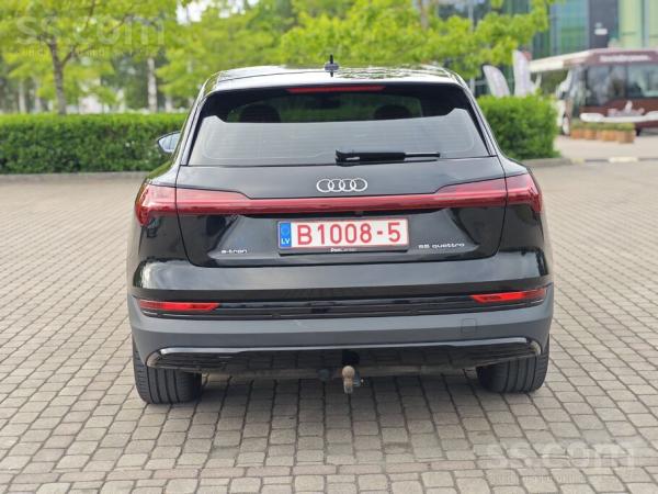 Black Audi E-Tron 2020 in Riga, with an engine capacity of 0.00 L and mileage of 178 thousand km for 23550 €, photo 6 on AUTOMOTO.COM.LV
