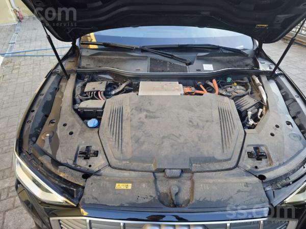 Black Audi E-Tron 2020 in Riga, with an engine capacity of 0.00 L and mileage of 178 thousand km for 23550 €, photo 9 on AUTOMOTO.COM.LV