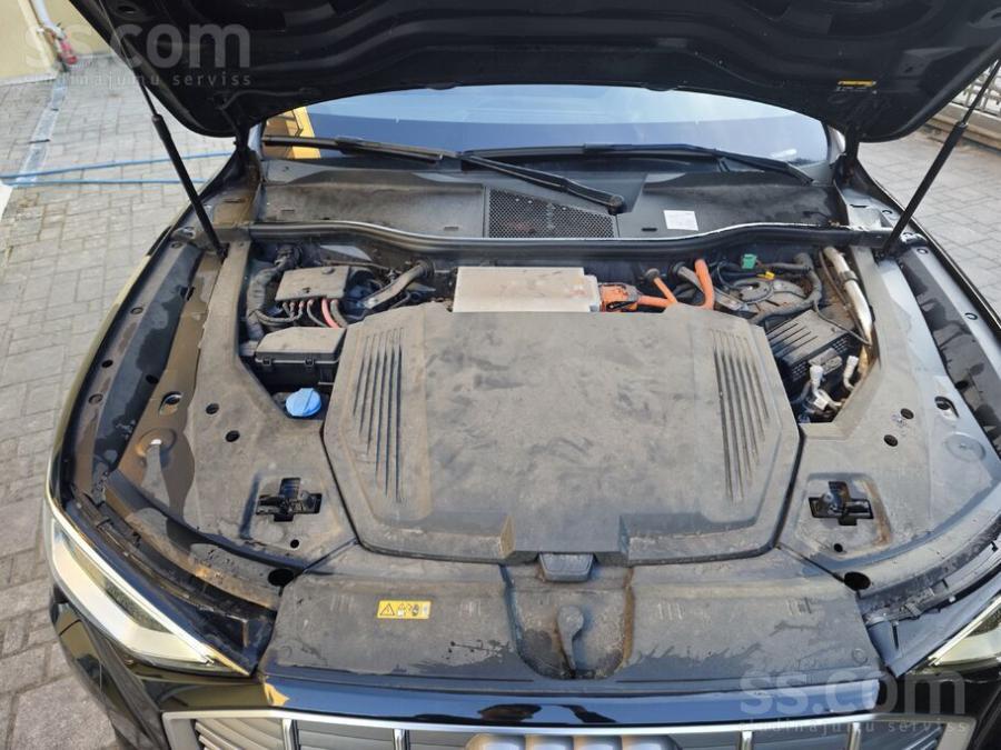 Melns Audi E-Tron 2020 Rīga, ar dzinēja tilpumu 0.00 L un nobraukumu 178 tūkst. km par 23550 €, foto 10 vietnē AUTOMOTO.COM.LV