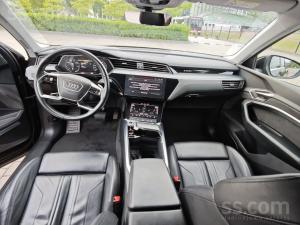 Melns Audi E-Tron 2020 Rīga, ar dzinēja tilpumu 0.00 L un nobraukumu 178 tūkst. km par 23550 €, foto 23 vietnē AUTOMOTO.COM.LV
