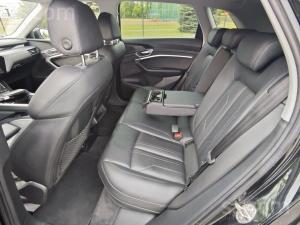 Melns Audi E-Tron 2020 Rīga, ar dzinēja tilpumu 0.00 L un nobraukumu 178 tūkst. km par 23550 €, foto 24 vietnē AUTOMOTO.COM.LV