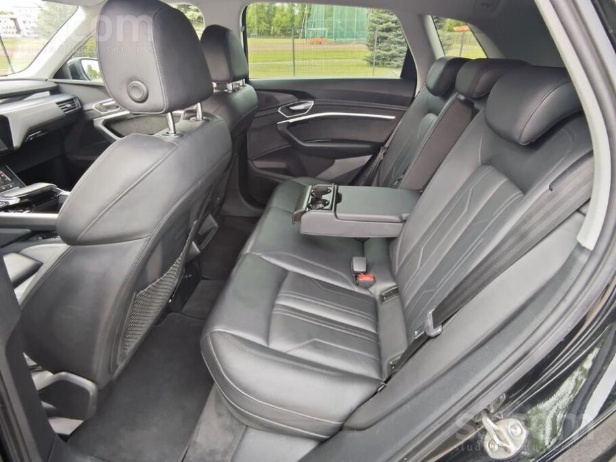 Melns Audi E-Tron 2020 Rīga, ar dzinēja tilpumu 0.00 L un nobraukumu 178 tūkst. km par 23550 €, foto 24 vietnē AUTOMOTO.COM.LV