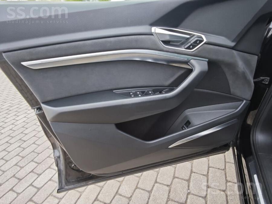 Melns Audi E-Tron 2020 Rīga, ar dzinēja tilpumu 0.00 L un nobraukumu 178 tūkst. km par 23550 €, foto 33 vietnē AUTOMOTO.COM.LV