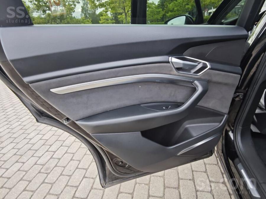 Melns Audi E-Tron 2020 Rīga, ar dzinēja tilpumu 0.00 L un nobraukumu 178 tūkst. km par 23550 €, foto 35 vietnē AUTOMOTO.COM.LV
