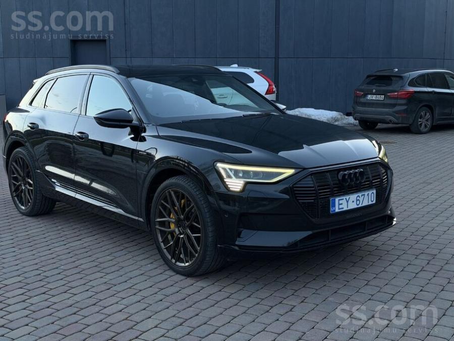 Melns Audi E-Tron 2020 Rīga, ar dzinēja tilpumu 0.00 L un nobraukumu 137 tūkst. km par 24900 €, foto 1 vietnē AUTOMOTO.COM.LV