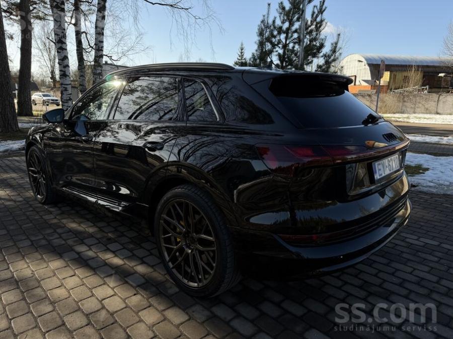 Melns Audi E-Tron 2020 Rīga, ar dzinēja tilpumu 0.00 L un nobraukumu 137 tūkst. km par 24900 €, foto 9 vietnē AUTOMOTO.COM.LV