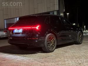 Melns Audi E-Tron 2020 Rīga, ar dzinēja tilpumu 0.00 L un nobraukumu 137 tūkst. km par 24900 €, foto 12 vietnē AUTOMOTO.COM.LV