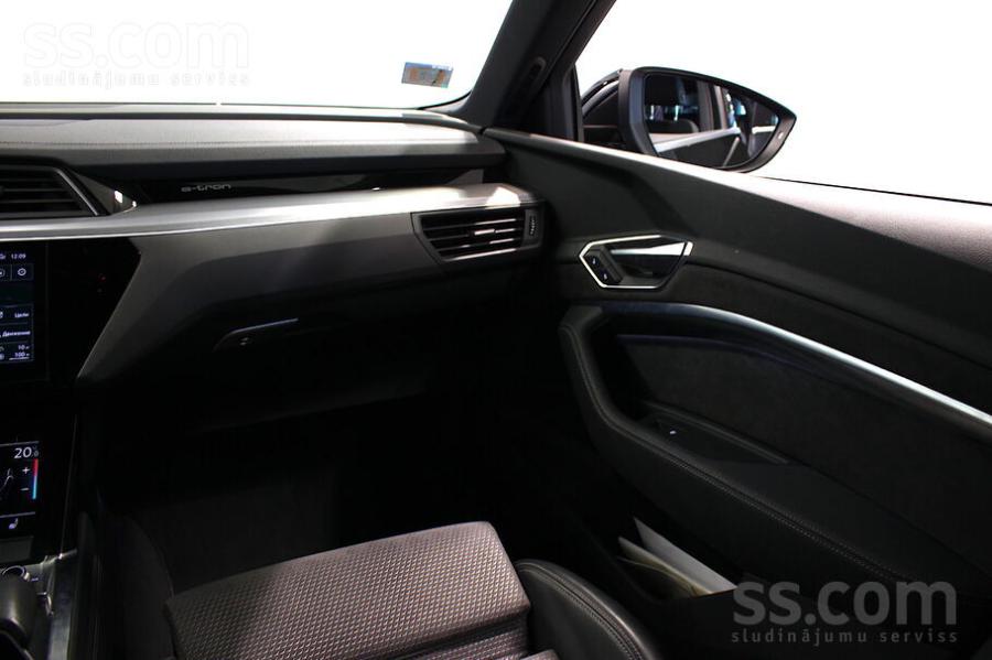 Black Audi E-Tron 2020 in Riga, with an engine capacity of 0.00 L and mileage of 65 thousand km for 35000 €, photo 28 on AUTOMOTO.COM.LV