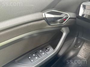 Black Audi E-Tron 2020 in Riga, with an engine capacity of 0.00 L and mileage of 65 thousand km for 25900 €, photo 14 on AUTOMOTO.COM.LV