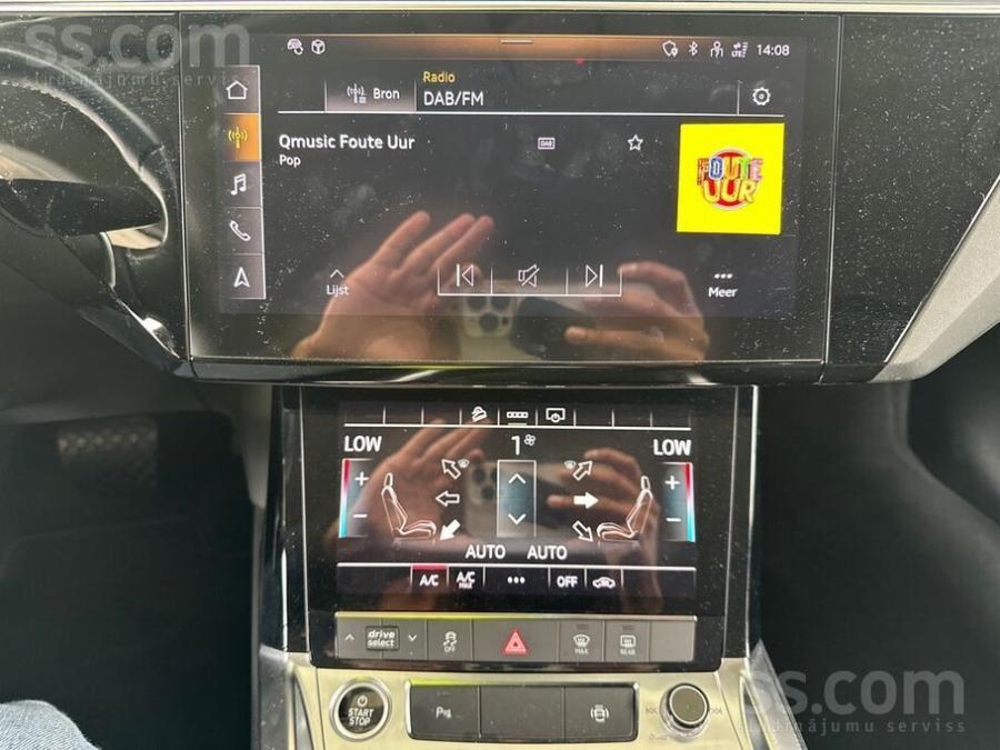 Black Audi E-Tron 2020 in Riga, with an engine capacity of 0.00 L and mileage of 65 thousand km for 25900 €, photo 15 on AUTOMOTO.COM.LV