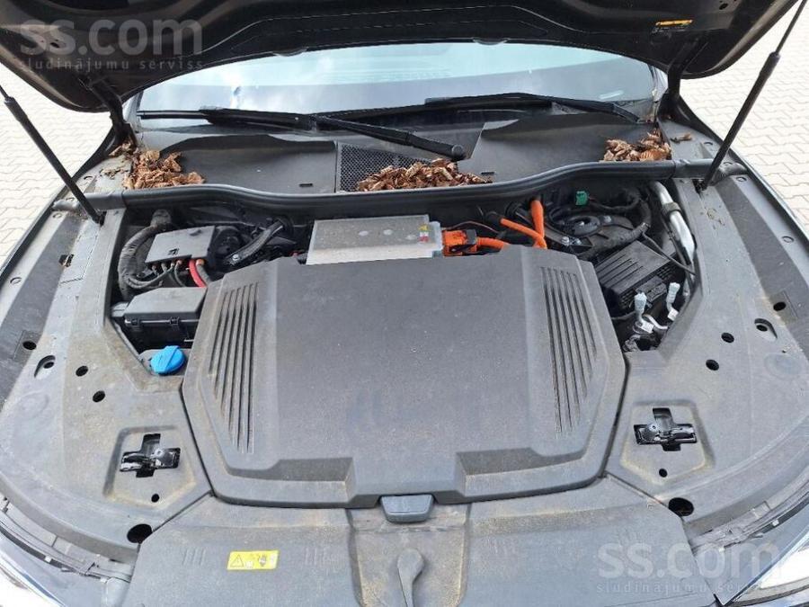 Black Audi E-Tron 2020 in Riga, with an engine capacity of 0.00 L and mileage of 65 thousand km for 25900 €, photo 21 on AUTOMOTO.COM.LV