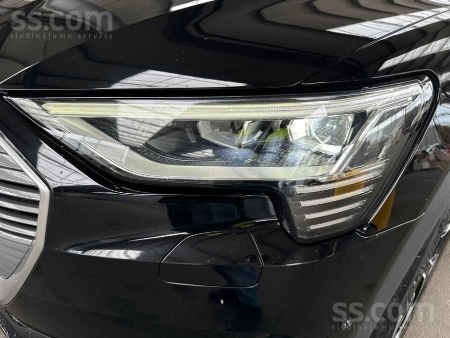 Black Audi E-Tron 2020 in Riga, with an engine capacity of 0.00 L and mileage of 65 thousand km for 25900 €, photo 23 on AUTOMOTO.COM.LV