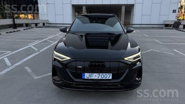 Black Audi E-Tron 2020 in Riga, with an engine capacity of 0.00 L and mileage of 126 thousand km for 29900 €, photo 2 on AUTOMOTO.COM.LV