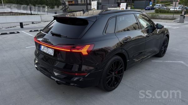 Black Audi E-Tron 2020 in Riga, with an engine capacity of 0.00 L and mileage of 126 thousand km for 29900 €, photo 5 on AUTOMOTO.COM.LV