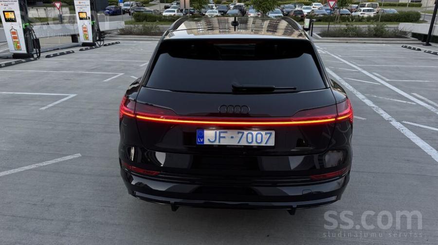 Melns Audi E-Tron 2020 Rīga, ar dzinēja tilpumu 0.00 L un nobraukumu 126 tūkst. km par 29900 €, foto 7 vietnē AUTOMOTO.COM.LV