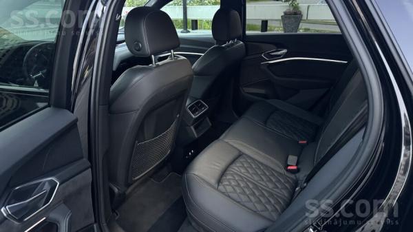 Black Audi E-Tron 2020 in Riga, with an engine capacity of 0.00 L and mileage of 126 thousand km for 29900 €, photo 8 on AUTOMOTO.COM.LV